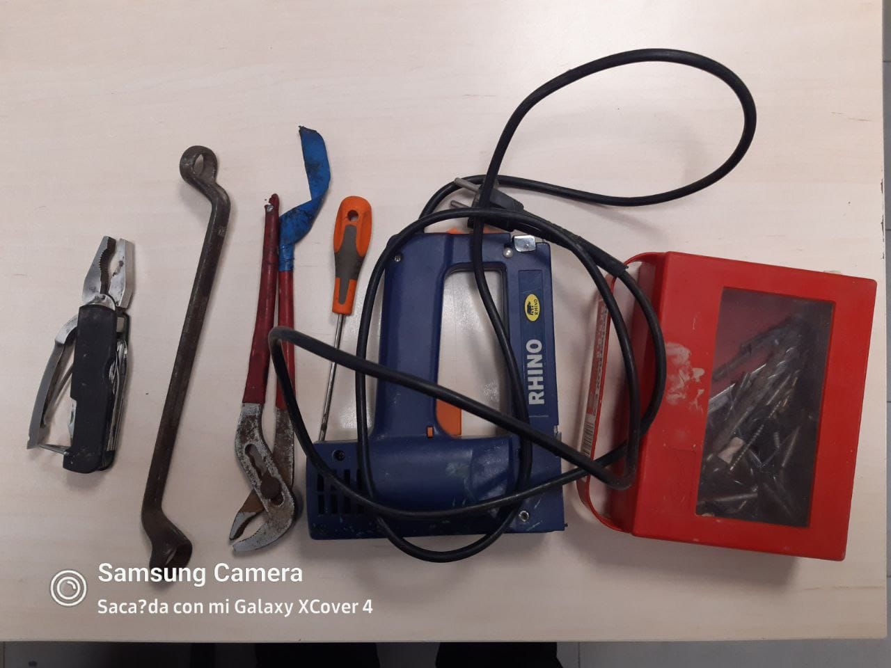 DETENIDAS DOS PERSONAS POR CORTAR CABLEADO ELÉCTRICO – AISAB